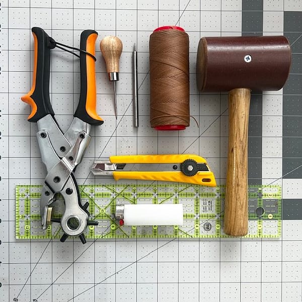 Which tools do you actually need for beginner leatherworking? - Angst ...